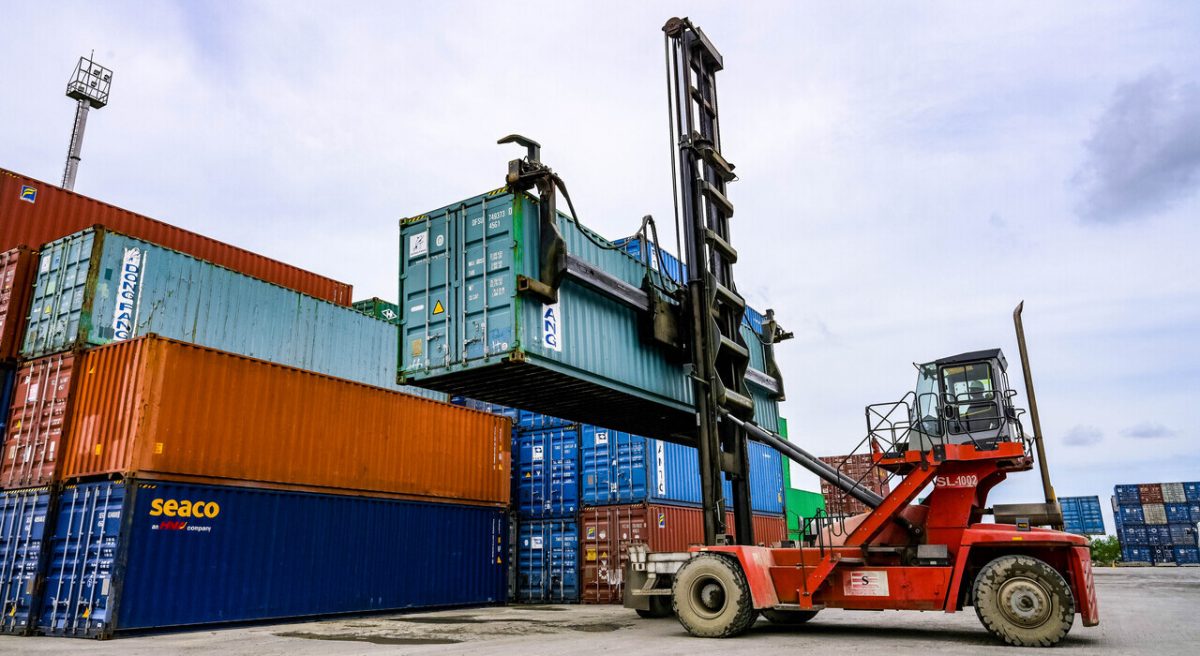 Mengenal Stevedoring: Proses Bongkar Muat Kapal - Samudera Indonesia Insights