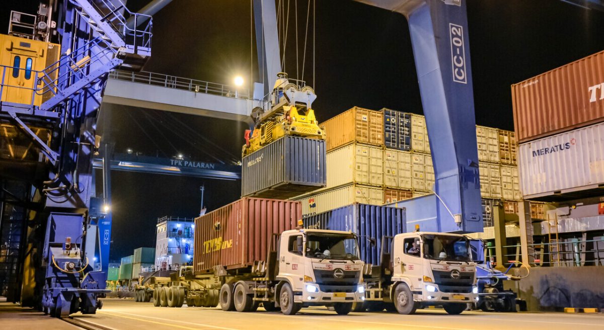 Mengenal Stevedoring: Proses Bongkar Muat Kapal - Samudera Indonesia ...